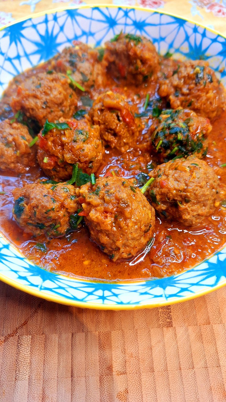 Kofta curry, a comforting Pakistani lamb meatball curry – Feasting Food