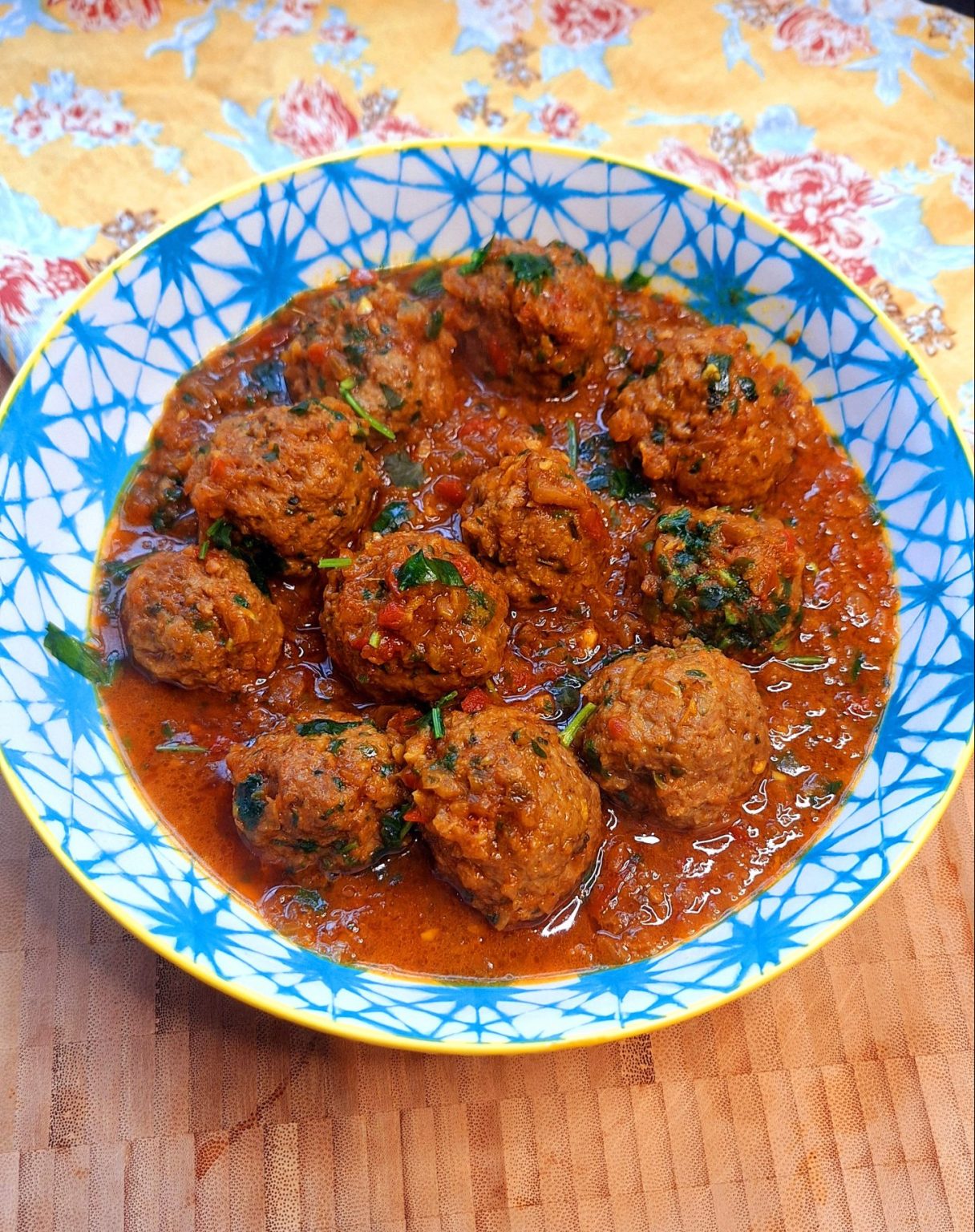 Kofta curry, a comforting Pakistani lamb meatball curry – Feasting Food