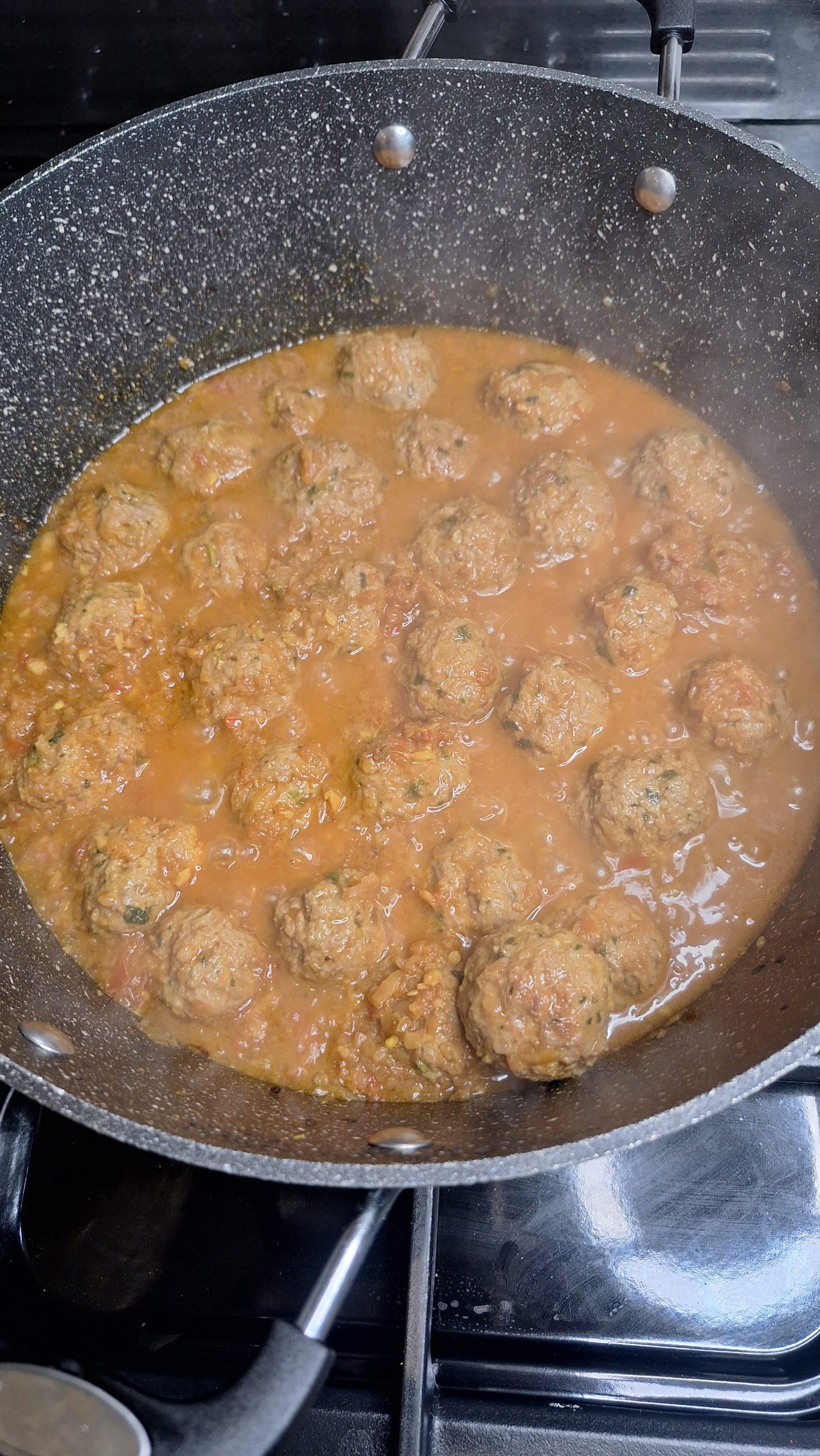 Kofta curry, a comforting Pakistani lamb meatball curry – Feasting Food