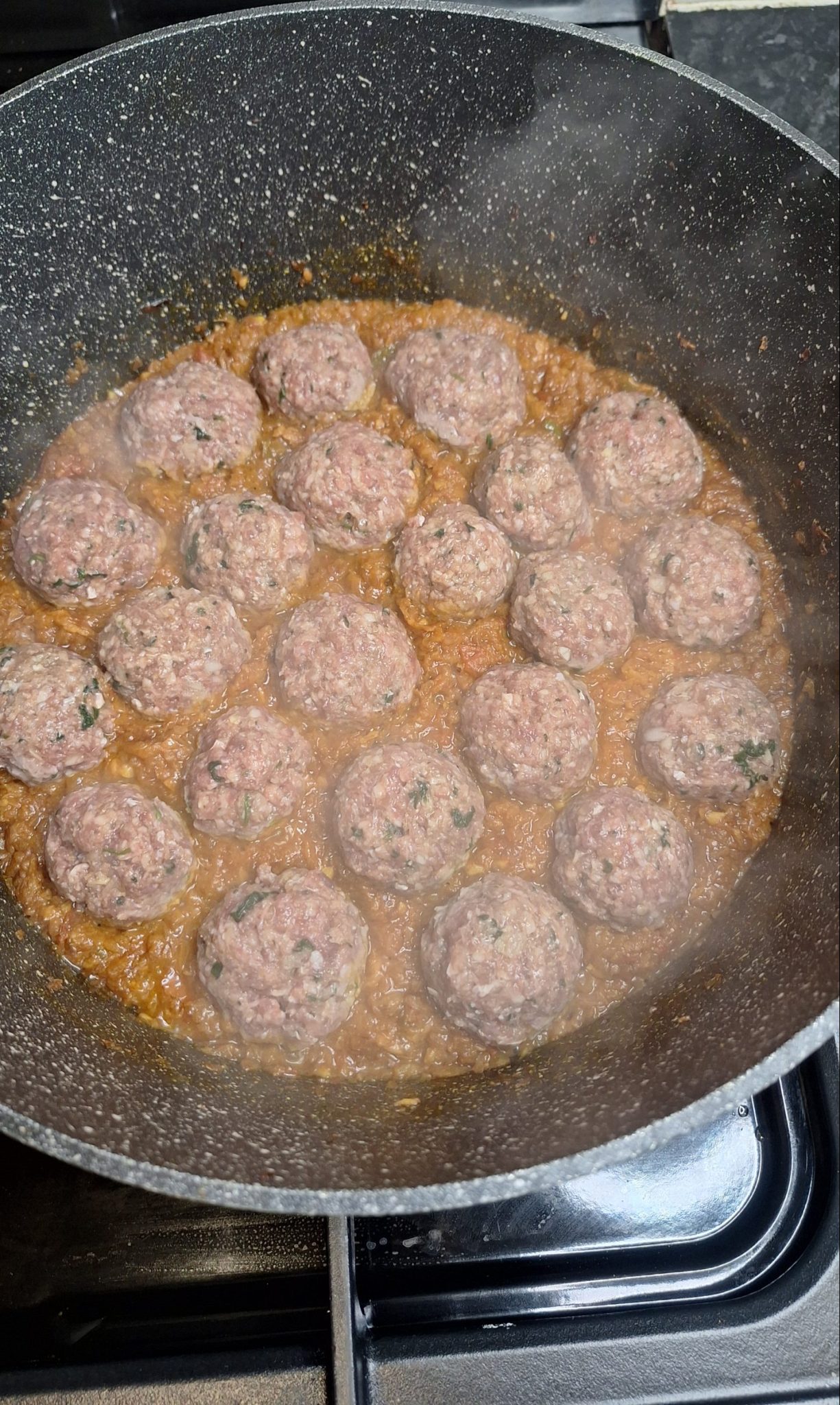 Kofta curry, a comforting Pakistani lamb meatball curry – Feasting Food