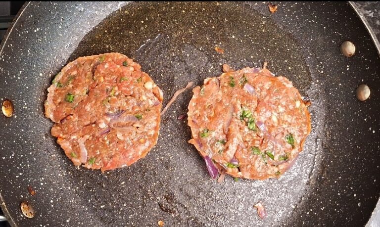 Spicy Beef Burger Recipe: Juicy, Flavourful, and Perfect for Grilling ...