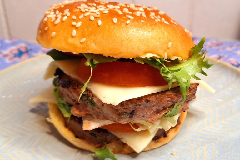 Spicy Beef Burger Recipe: Juicy, Flavourful, and Perfect for Grilling ...