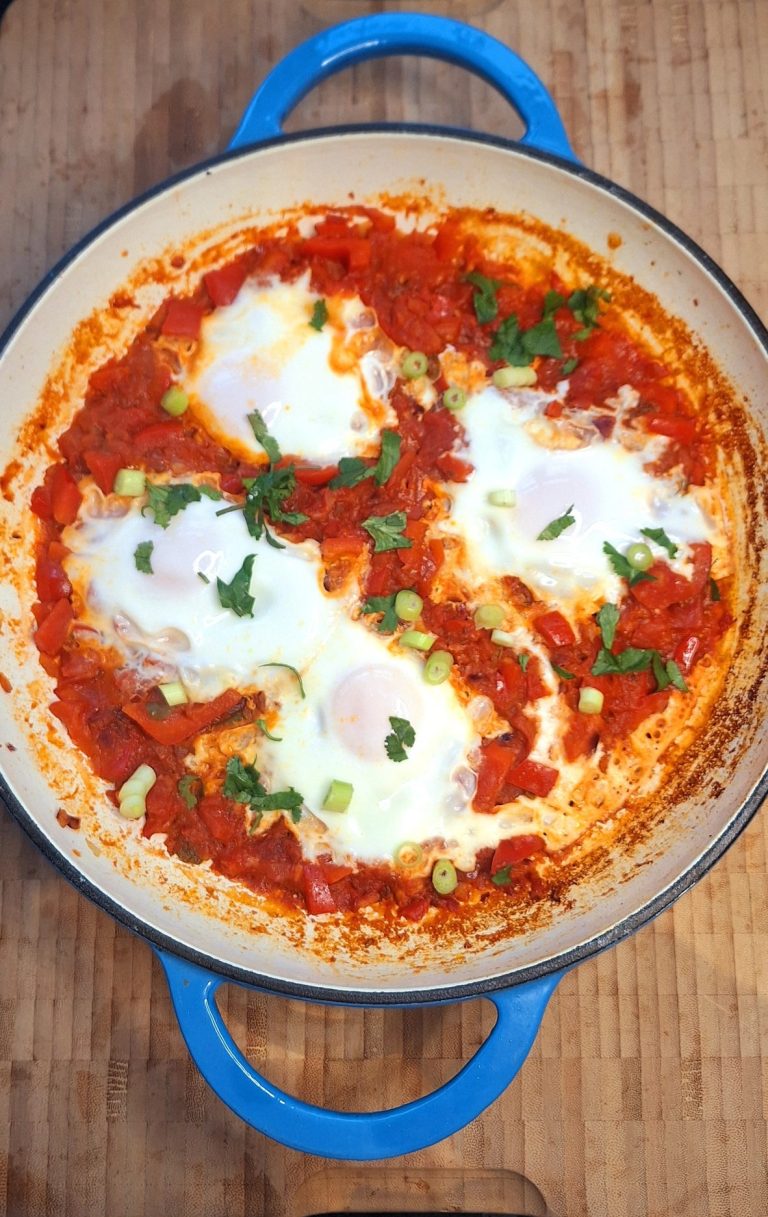 Shakshuka Recipe: Easy, Flavourful Middle Eastern Eggs in Tomato Sauce ...