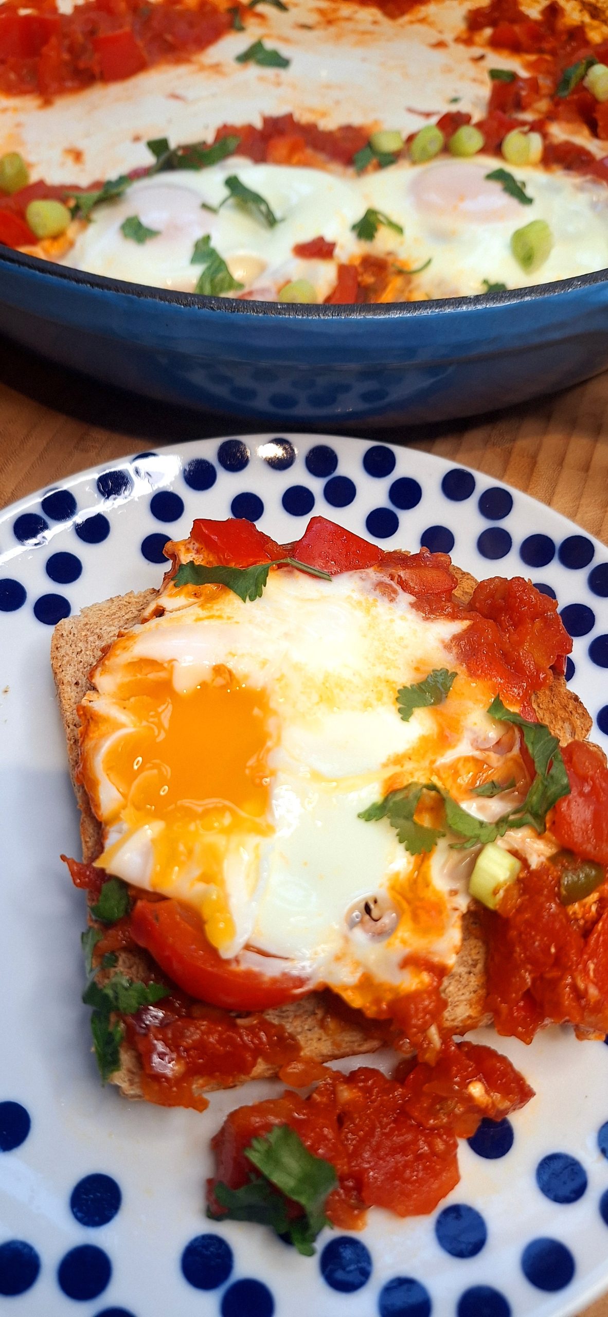 Shakshuka Recipe: Easy, Flavourful Middle Eastern Eggs in Tomato Sauce ...