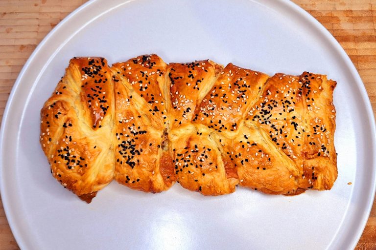 Easy Lamb Mince Puff Pastry Pie Recipe: Savoury Homemade Delight ...