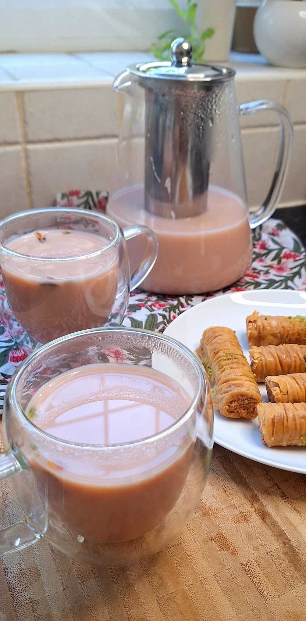 Authentic Kashmiri Chai Recipe: Pink, Creamy, and Perfect for Chai ...